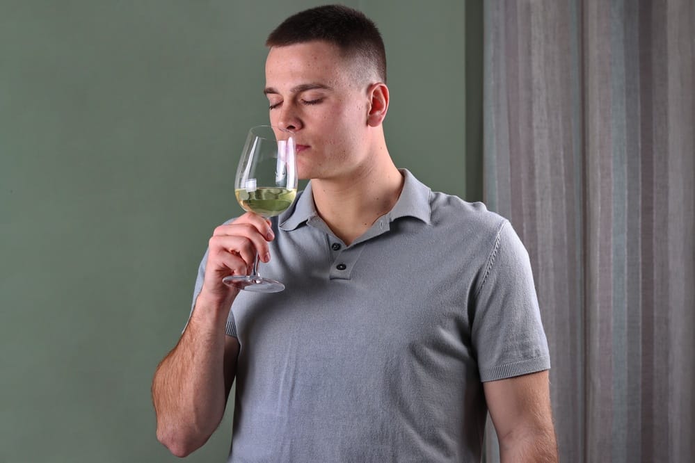 Young Man On First Date Nominated For A Logie After Tasting Wine Before ...