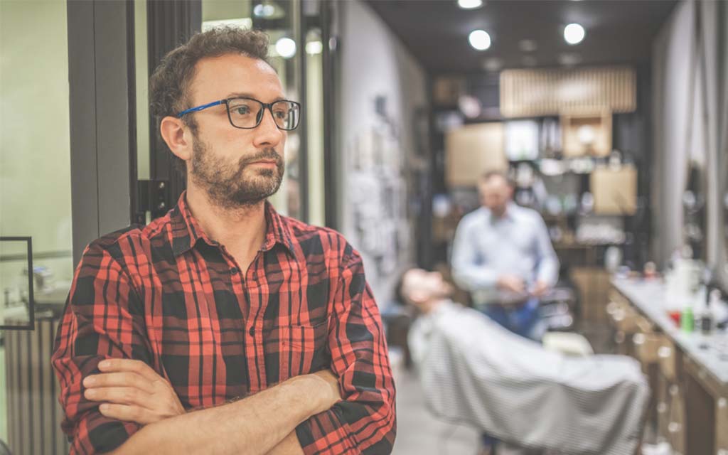 Bloke Huffs At 15 Minute Wait For A Haircut In Front Of Barber That ...